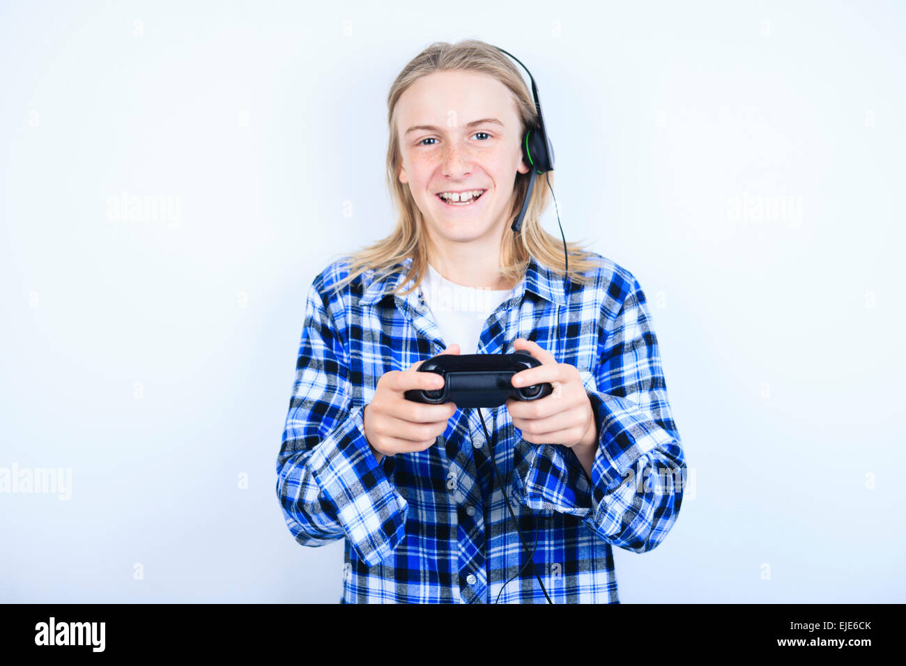 Teen boy playing video games hi-res stock photography and images - Alamy