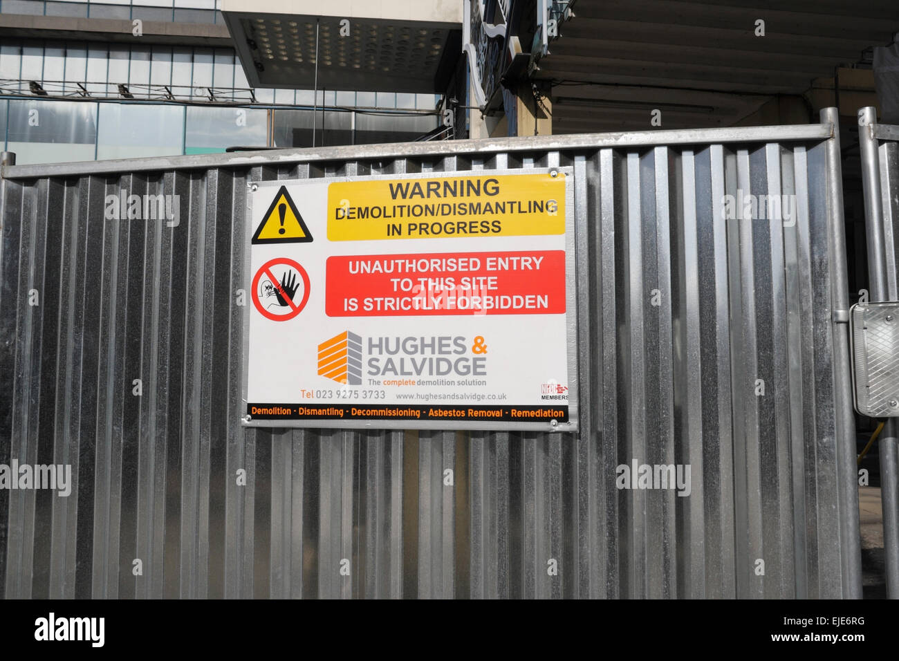 Demolition sign hi-res stock photography and images - Alamy
