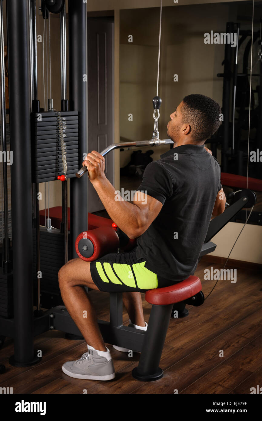 Lat pull down machine hi-res stock photography and images - Alamy
