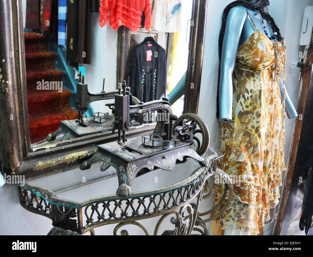 Vintage sewing machine in dress shop in European store Stock Photo - Alamy