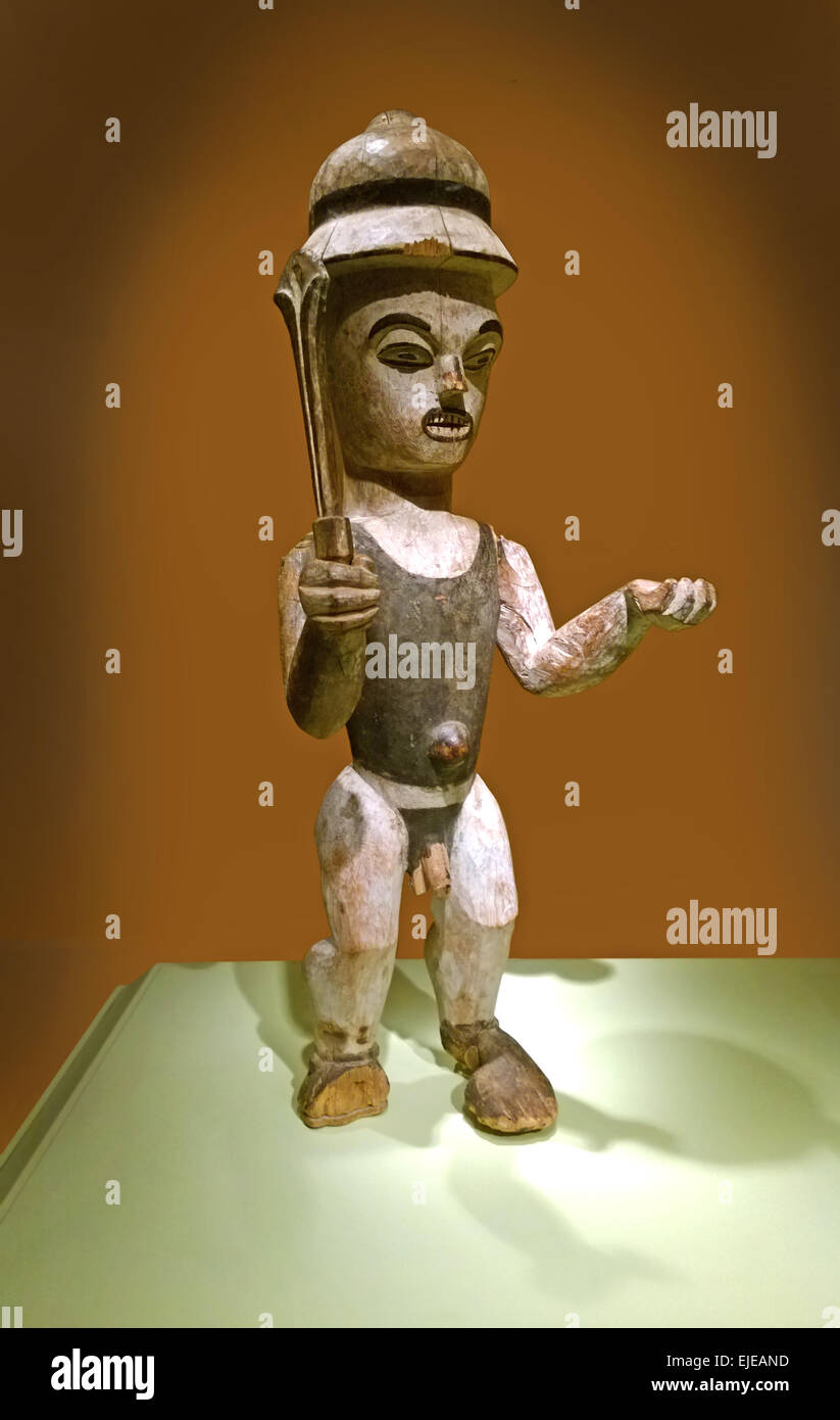 African wooden puppet hi-res stock photography and images - Alamy