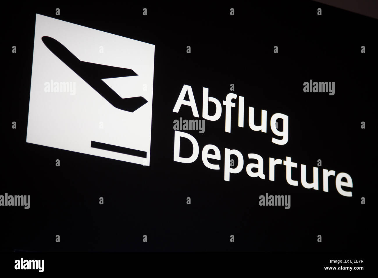 Airport flight information departures sign hi-res stock photography and ...