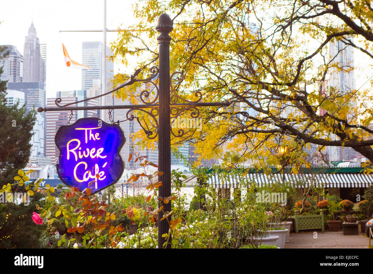 River Cafe Brooklyn NY outdoors Stock Photo - Alamy