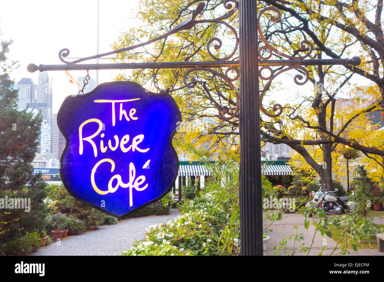 River Cafe Brooklyn NY outdoors Stock Photo - Alamy
