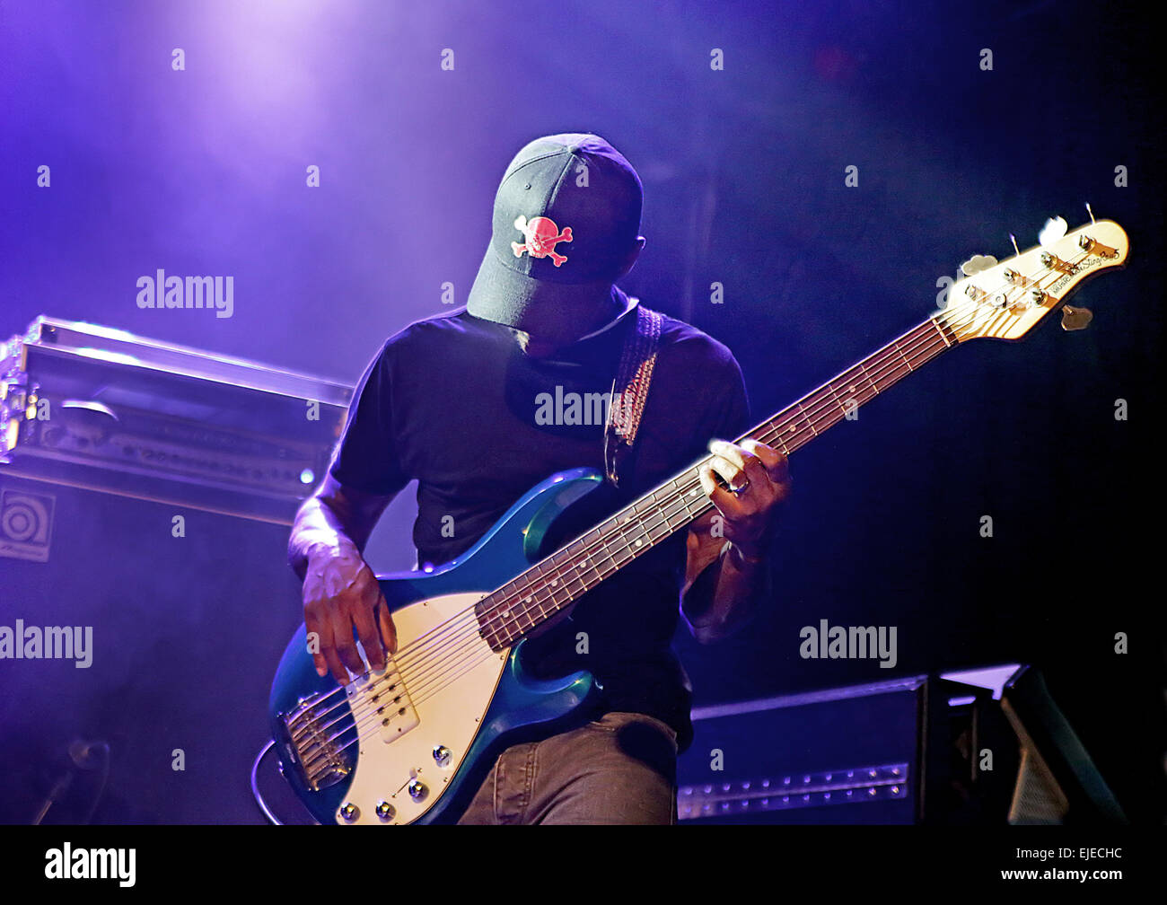 Throwing muses hi-res stock photography and images - Alamy
