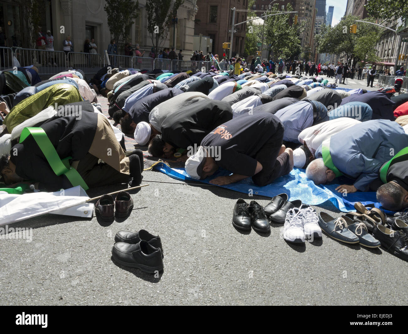 Prayers before the start of The Muslim American Day Parade n New York ...