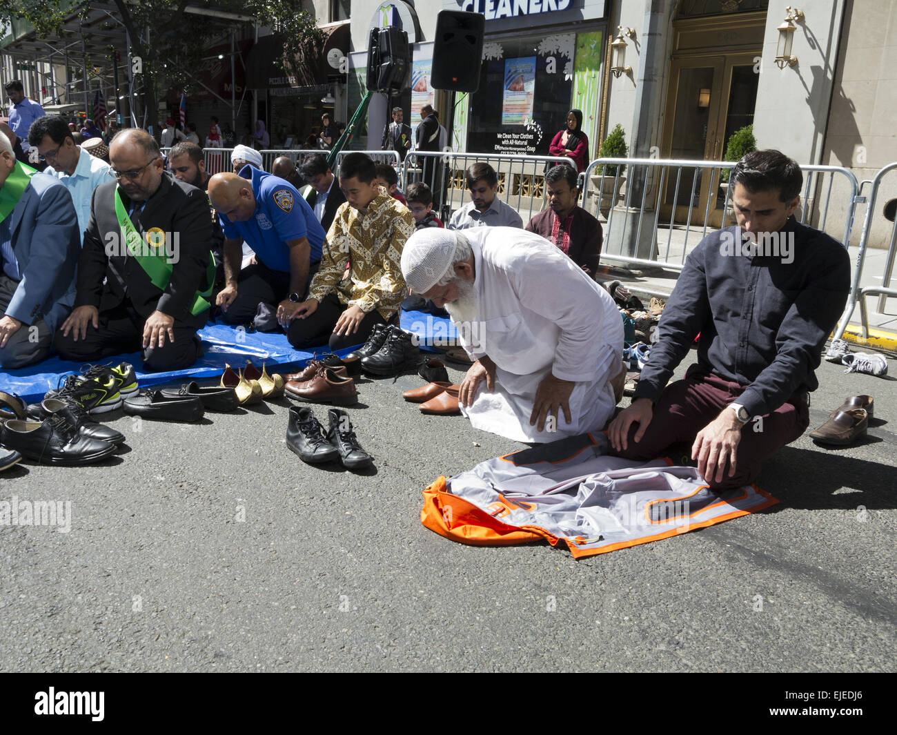 Prayers before the start of The Muslim American Day Parade n New York ...