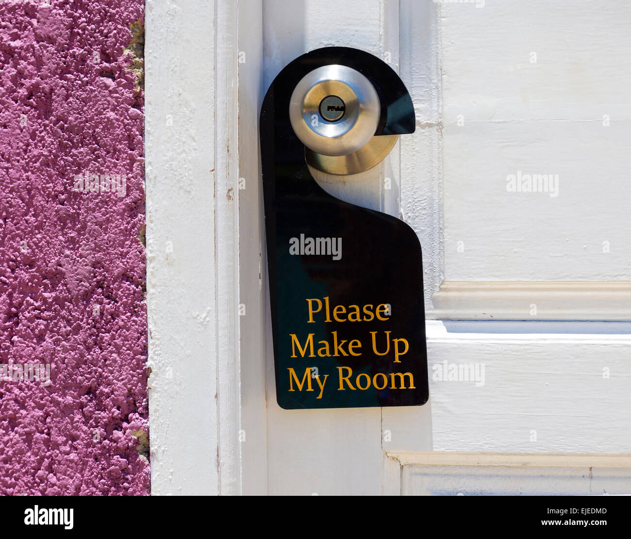 Please make up my room sign on door knob in hotel Stock Photo - Alamy