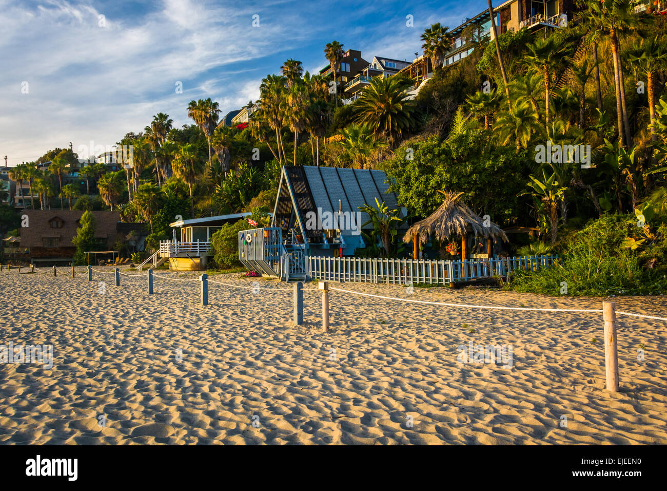 Houses on the beach and cliffs at Thousand Steps Beach, in Laguna Beach ...