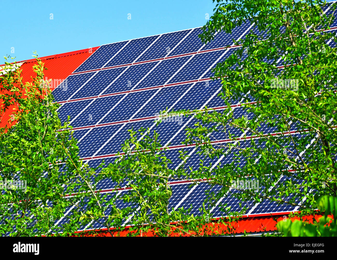 Eaves side building hi-res stock photography and images - Alamy