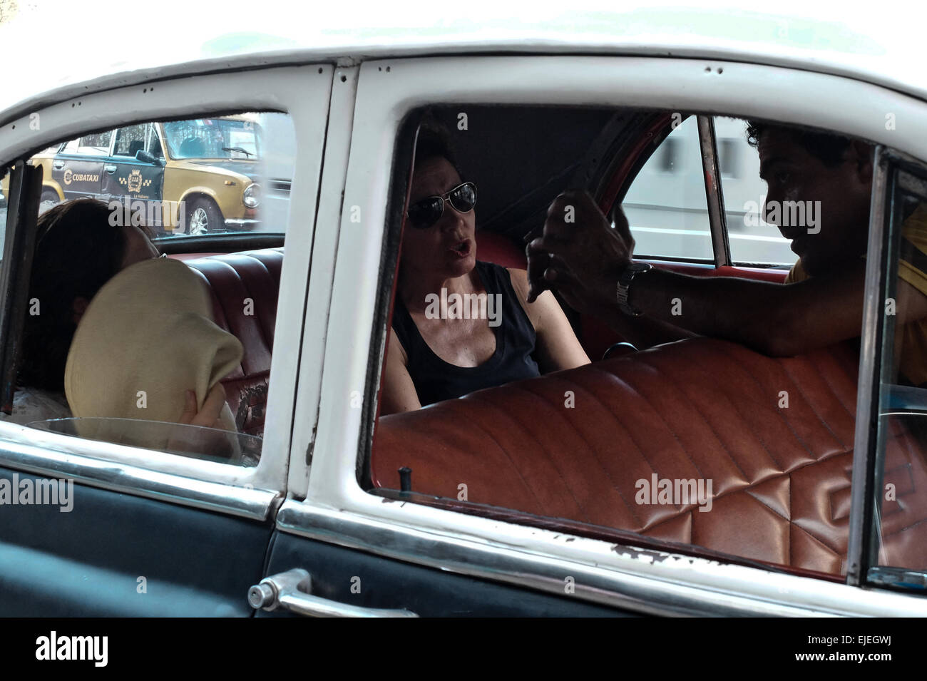 Cubans talking hi-res stock photography and images - Alamy