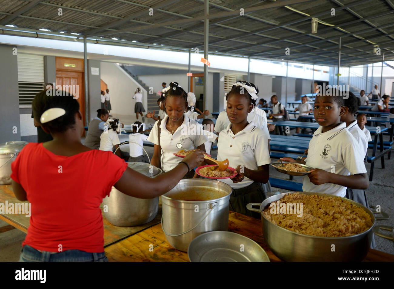 Food distribution hi-res stock photography and images - Alamy