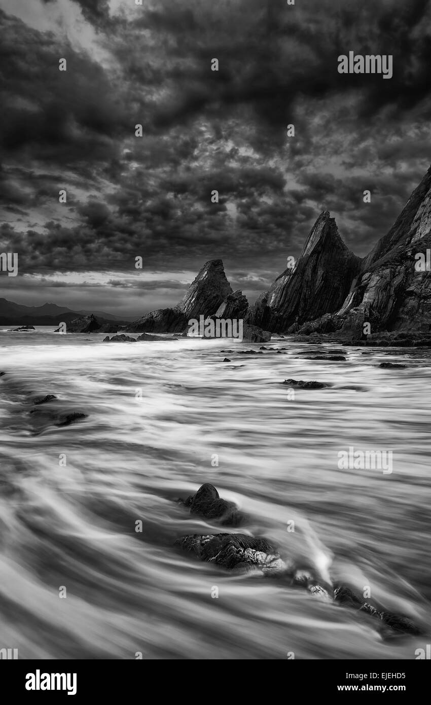 Sky sunset horizon ocean mountain Black and White Stock Photos & Images ...