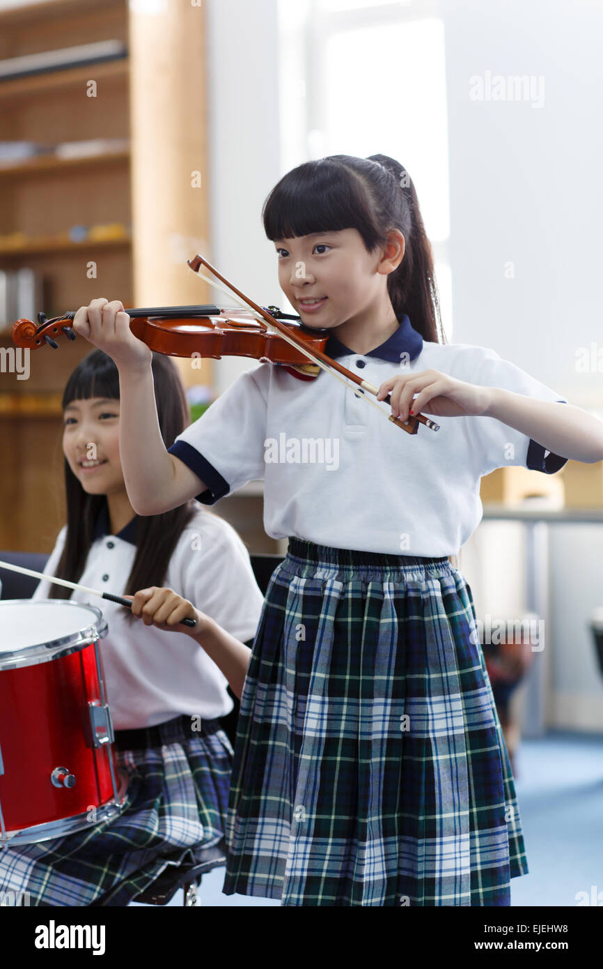 Elementary school performance hi-res stock photography and images - Alamy