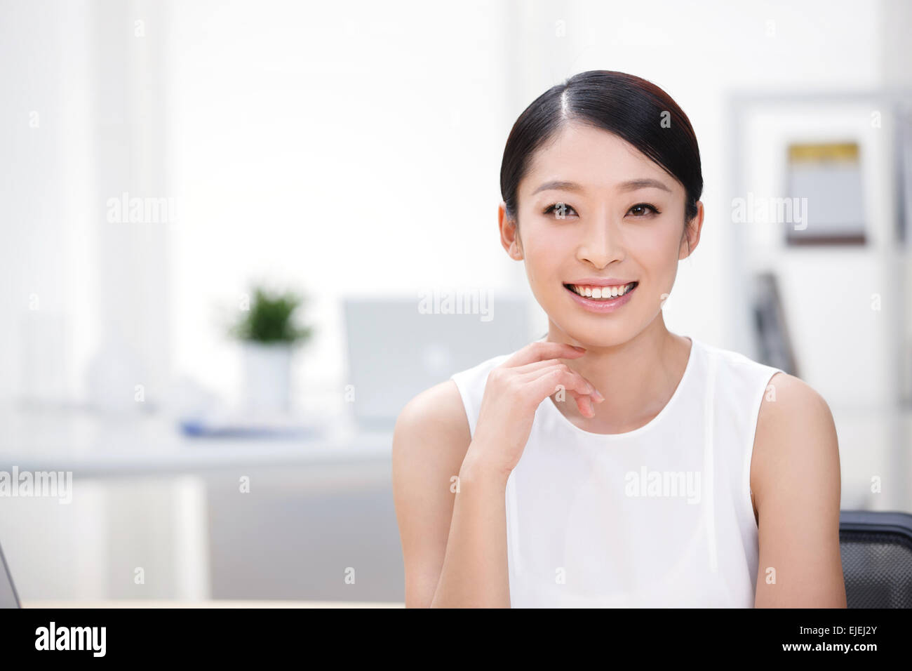 Portrait of a young business women Stock Photo - Alamy