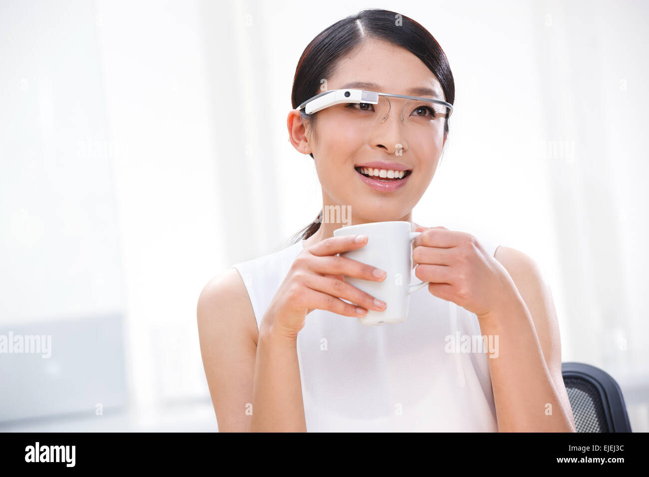 The young business women wore Google glasses Stock Photo - Alamy