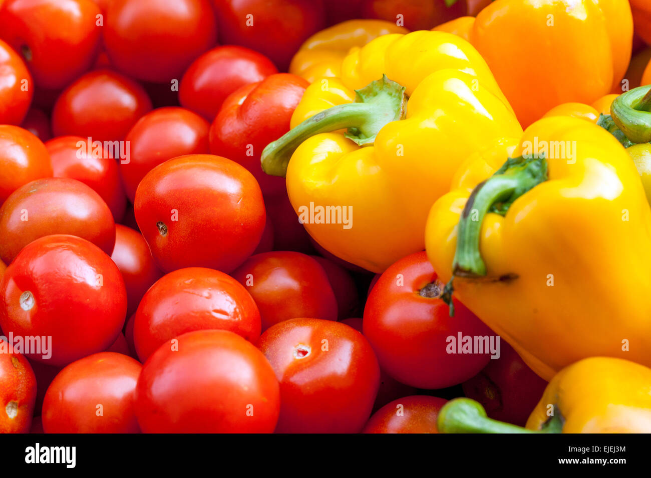 Tomatoes peppers market hi-res stock photography and images - Alamy