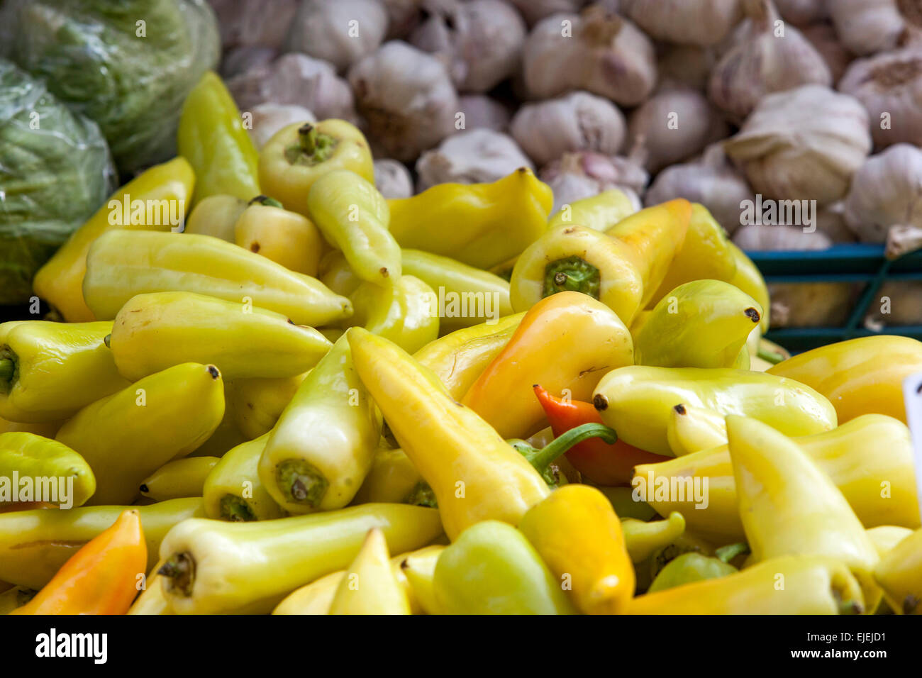 Vegetables stall hi-res stock photography and images - Alamy