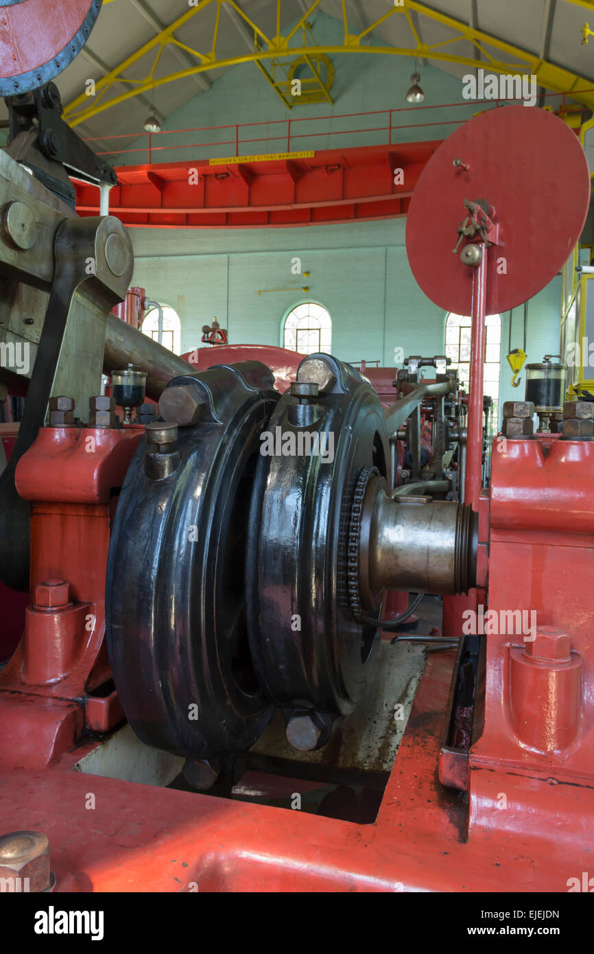 Eccentric valve gear motion on the 1912, 3,300 hp Yates & Thom twin ...