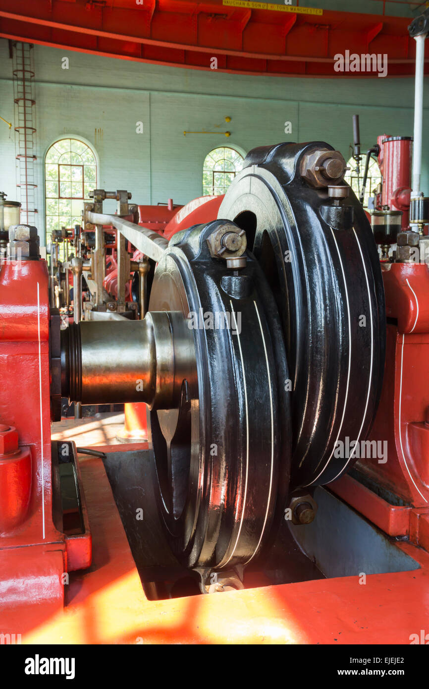 Eccentric valve gear motion on the 1912, 3,300 hp Yates & Thom twin ...