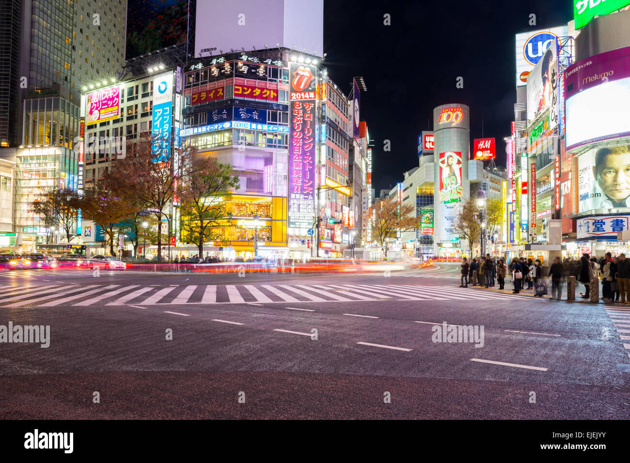 TOKYO - DECEMBER 10: Pedestrians cross at Shibuya Crossing on December ...