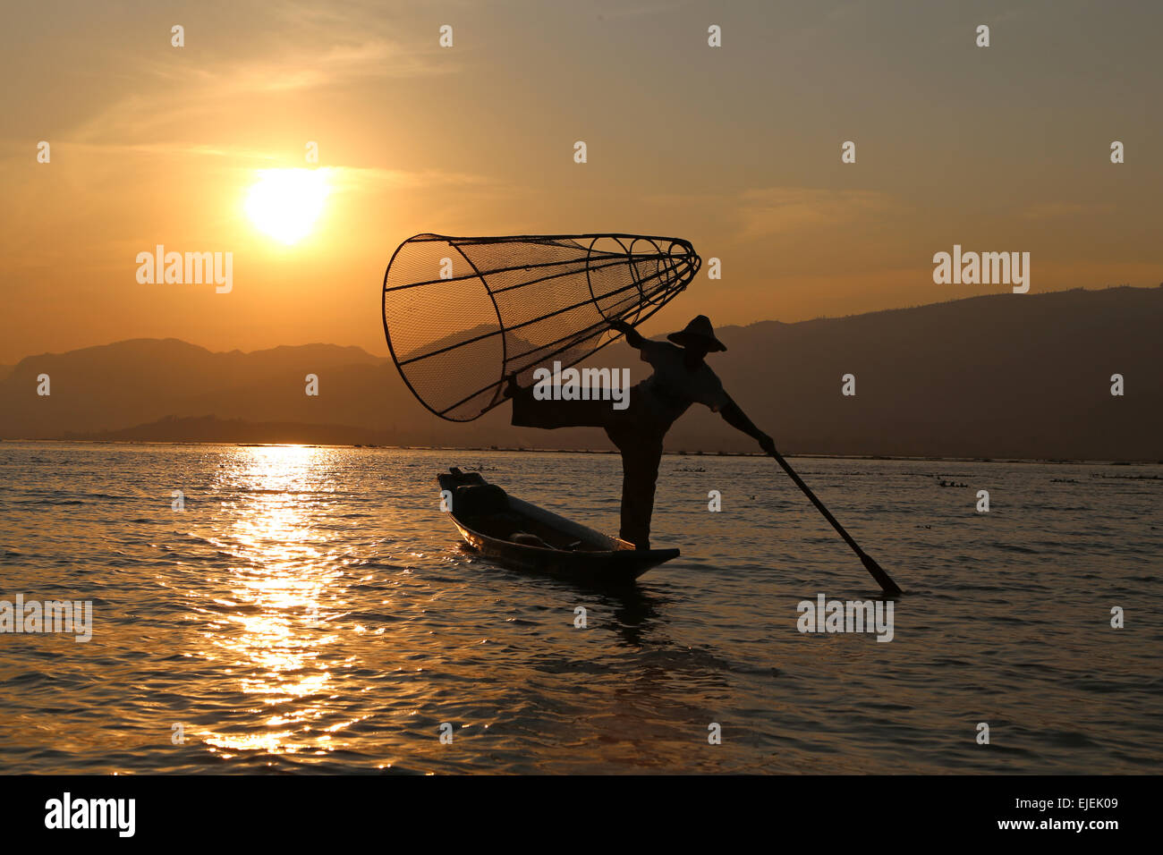 Traditional fisherman, Inle Lake Stock Photo - Alamy