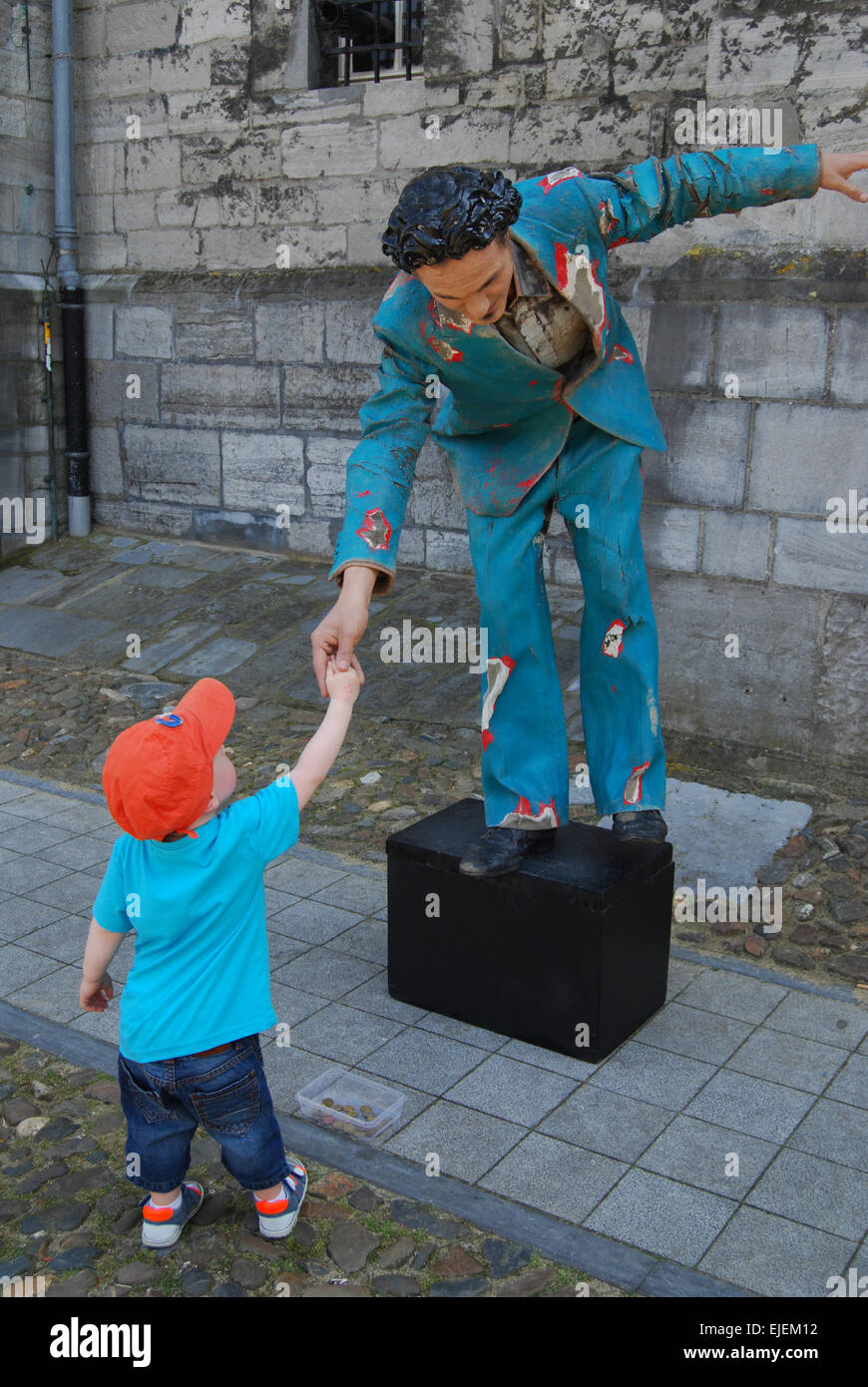 Child touching statue hi-res stock photography and images - Alamy