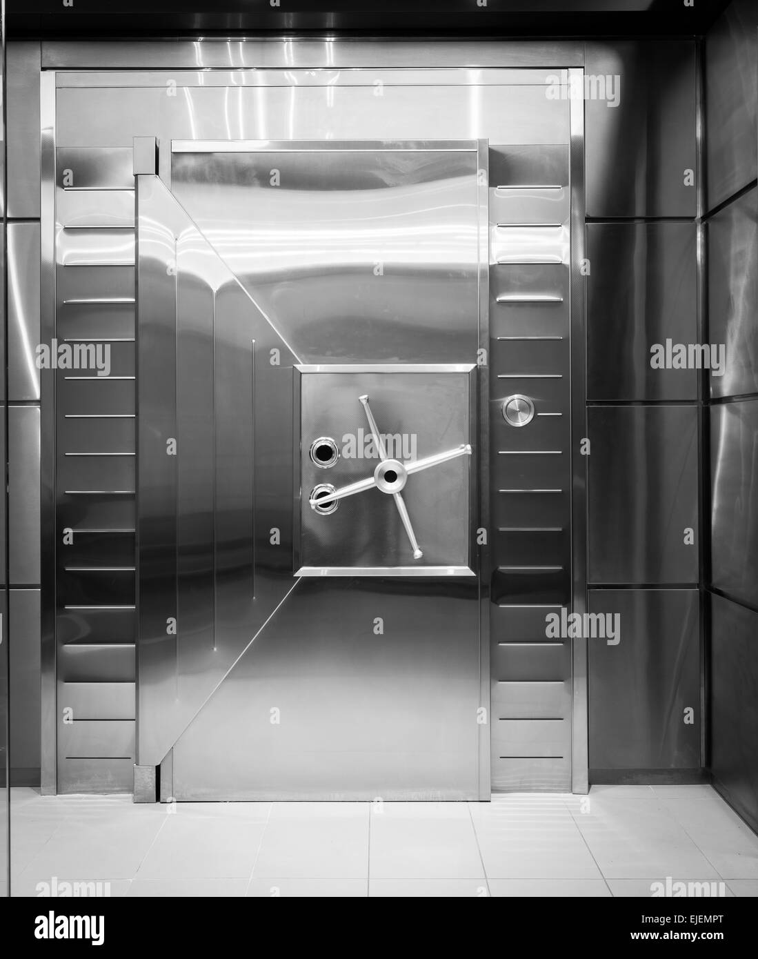 Strongroom door hi-res stock photography and images - Alamy