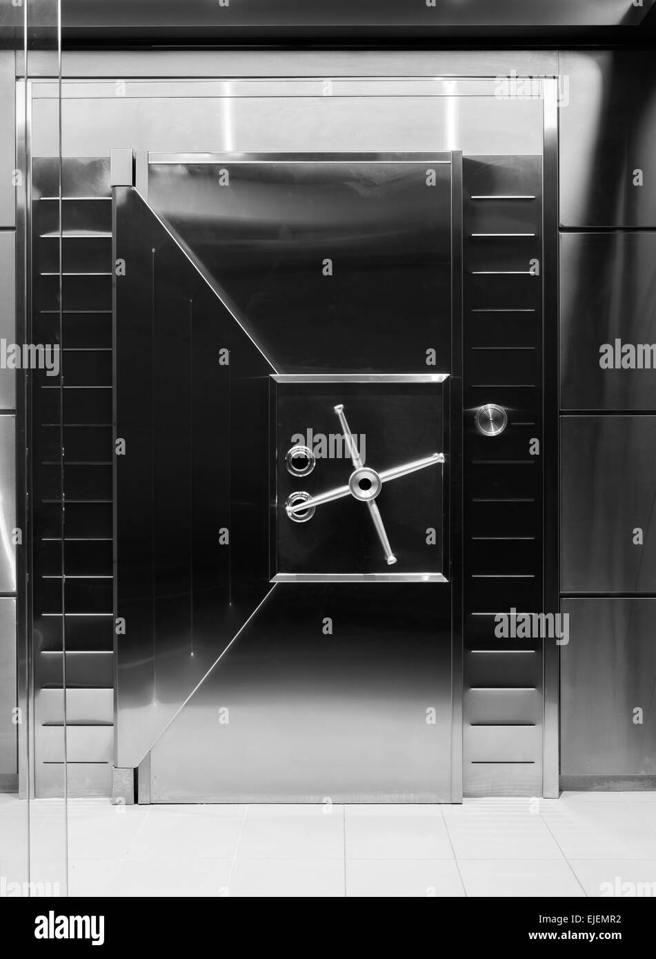 Vault door hi-res stock photography and images - Alamy