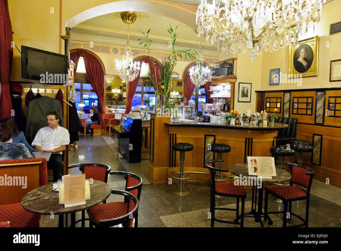 Décor restaurant vienna hi-res stock photography and images - Alamy