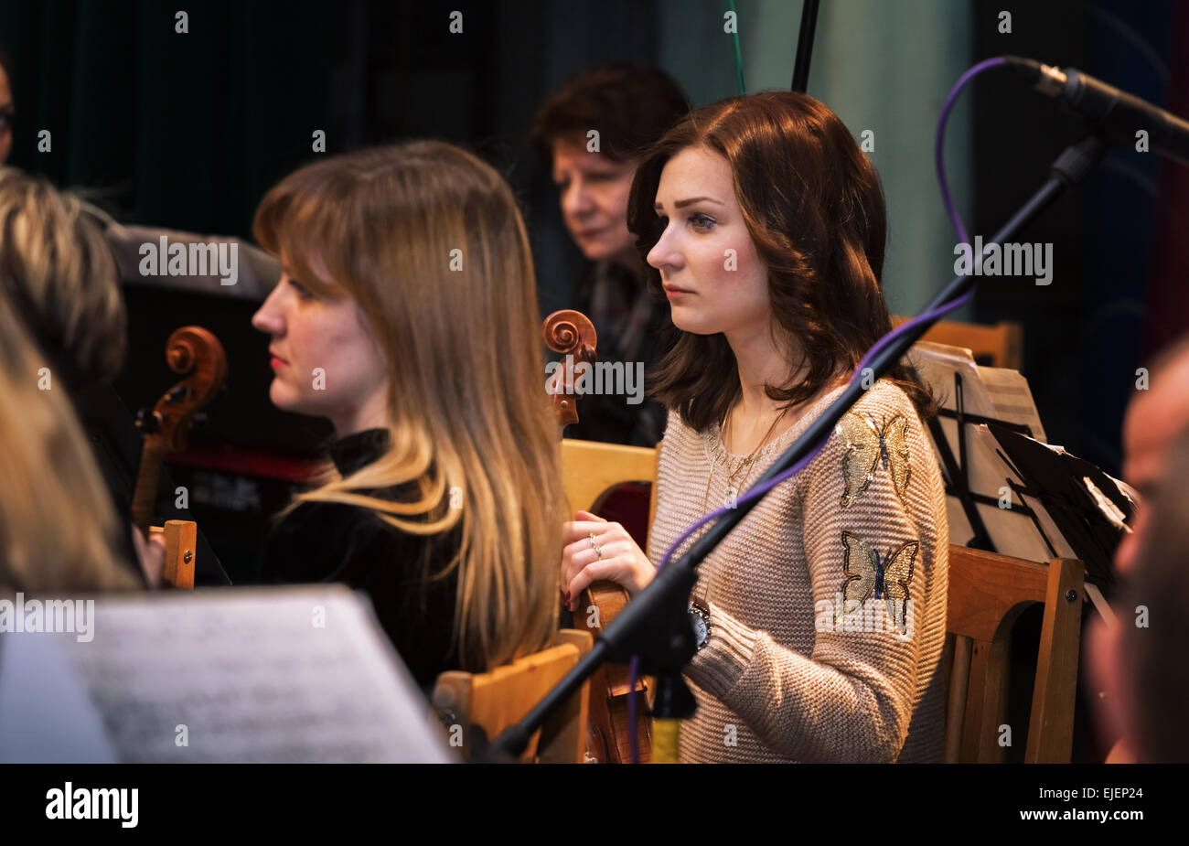Violins in orchestra hi-res stock photography and images - Alamy