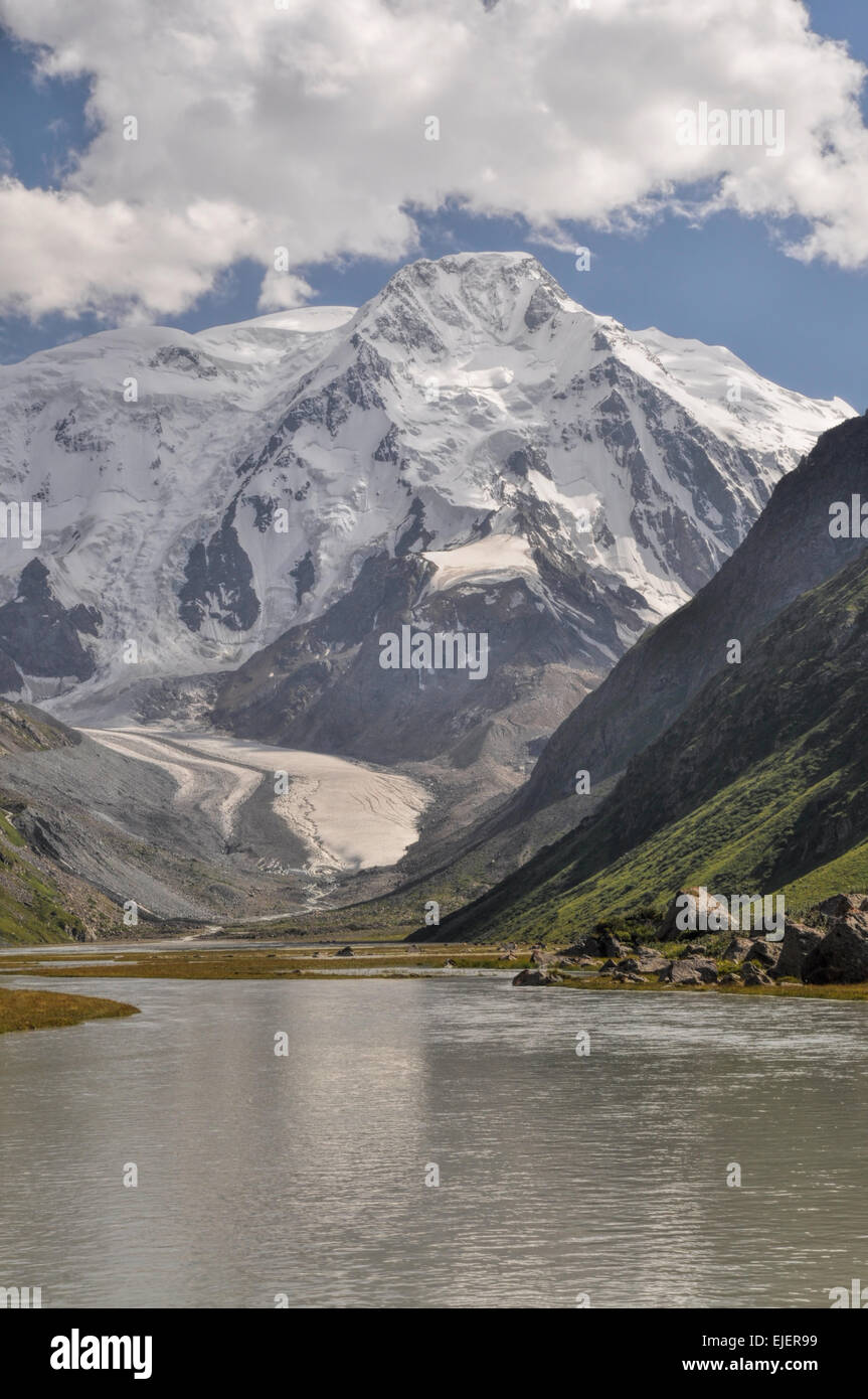 Scenic view of Tien-Shan Mountains rising over Issyk-Kul lake ...