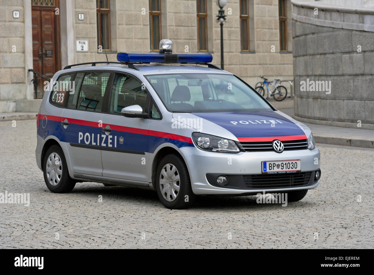 A Police car outside the Parliament building, Vienna, Austria Stock ...
