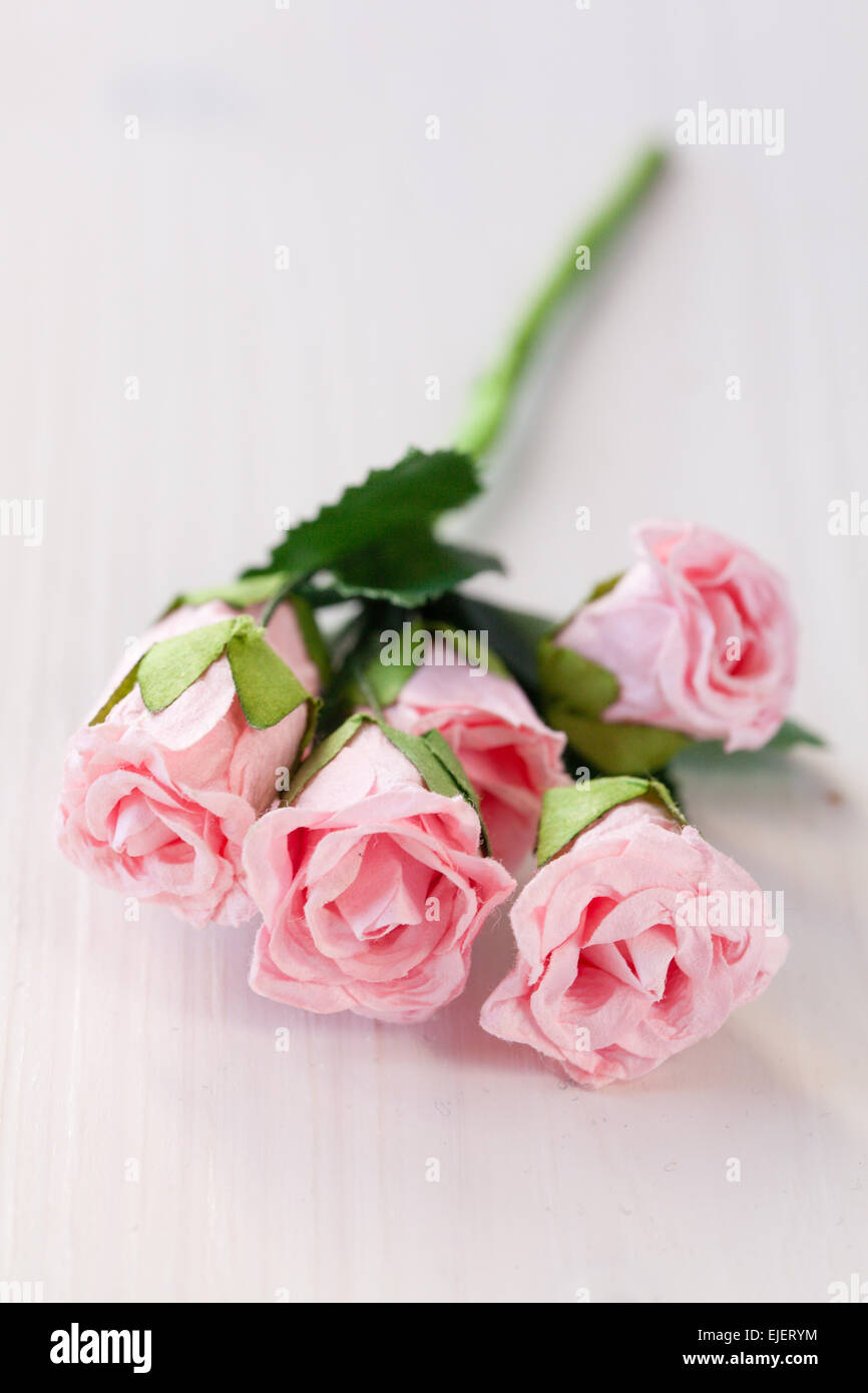 Paper white roses hi-res stock photography and images - Alamy