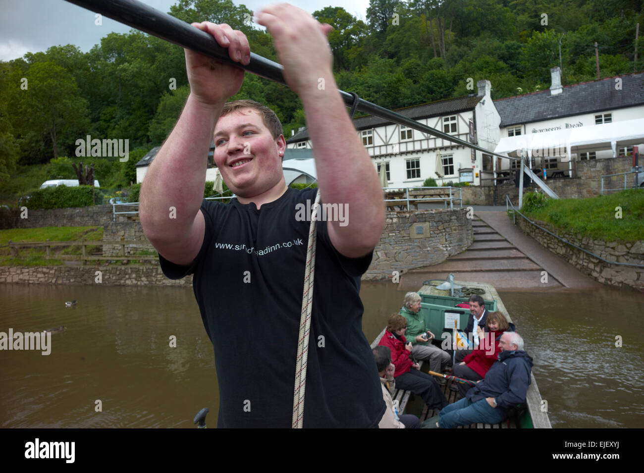 The Lower hand pulled ferry from the Saracens Head at Symonds Yat ...