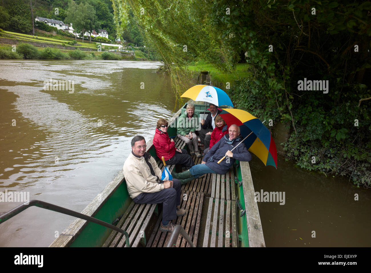 The Lower hand pulled ferry from the Saracens Head at Symonds Yat ...