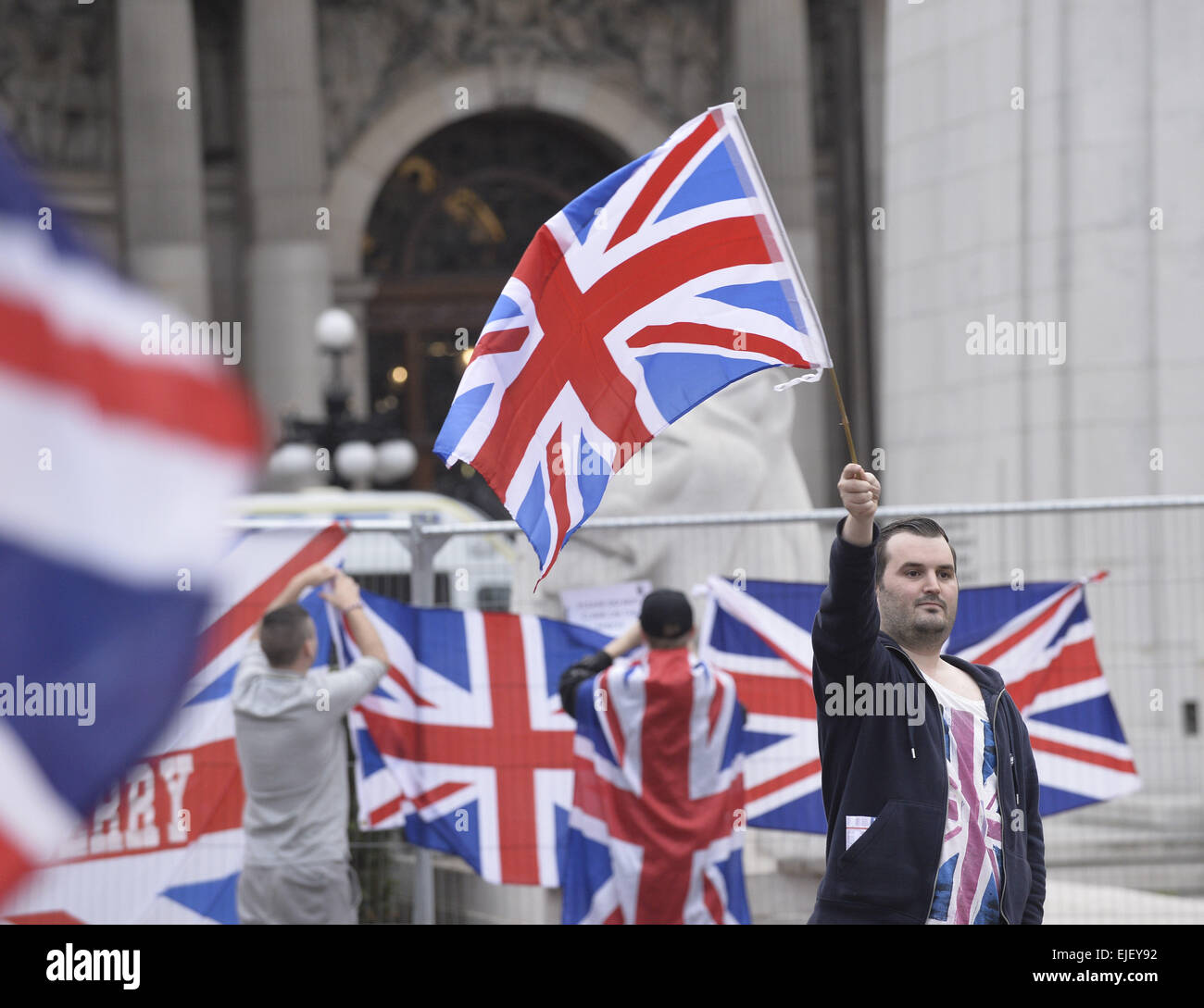 Pro Union, and Independent Supporters in St.George Square the day after ...