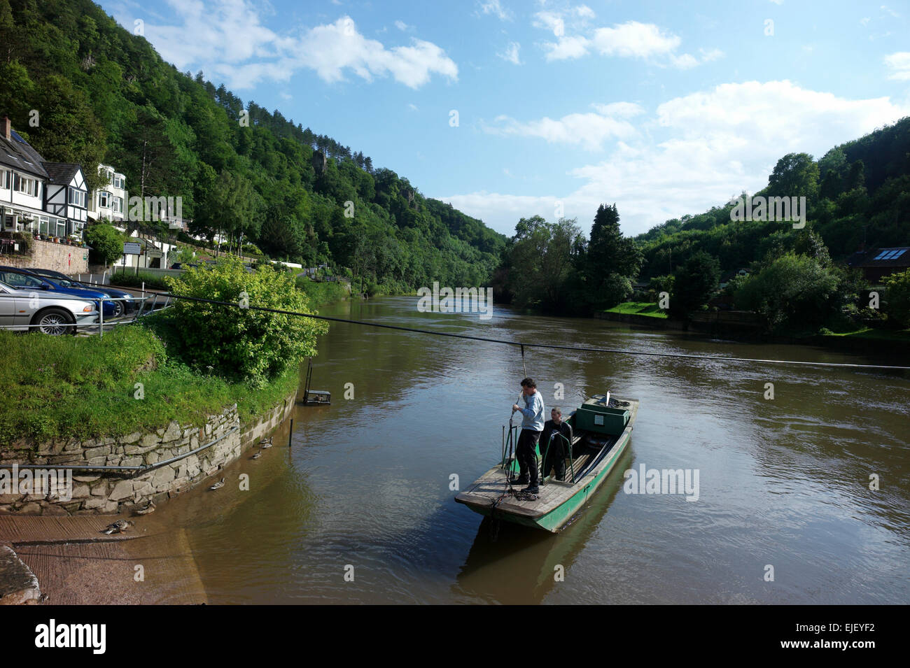 The Lower hand pulled ferry from the Saracens Head at Symonds Yat ...