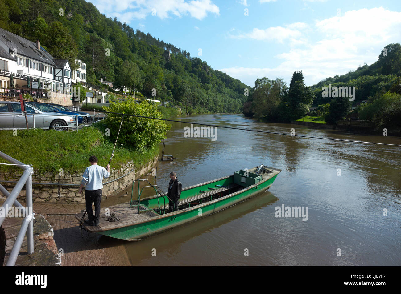 The Lower hand pulled ferry from the Saracens Head at Symonds Yat ...