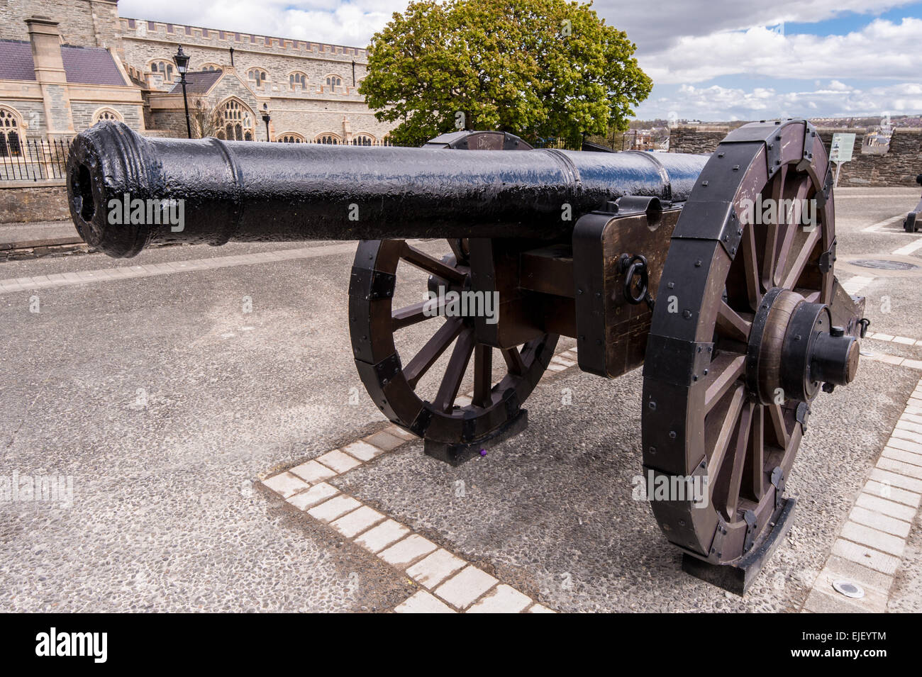 Old black iron cannon hi-res stock photography and images - Alamy