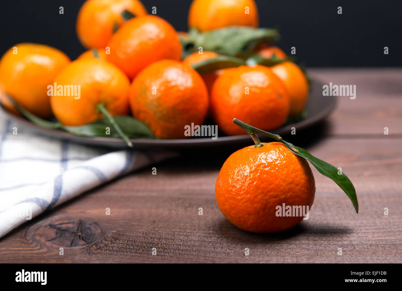 bunch of tangerines Stock Photo - Alamy