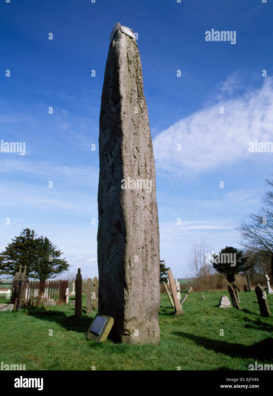 The rudston monolith hi-res stock photography and images - Alamy