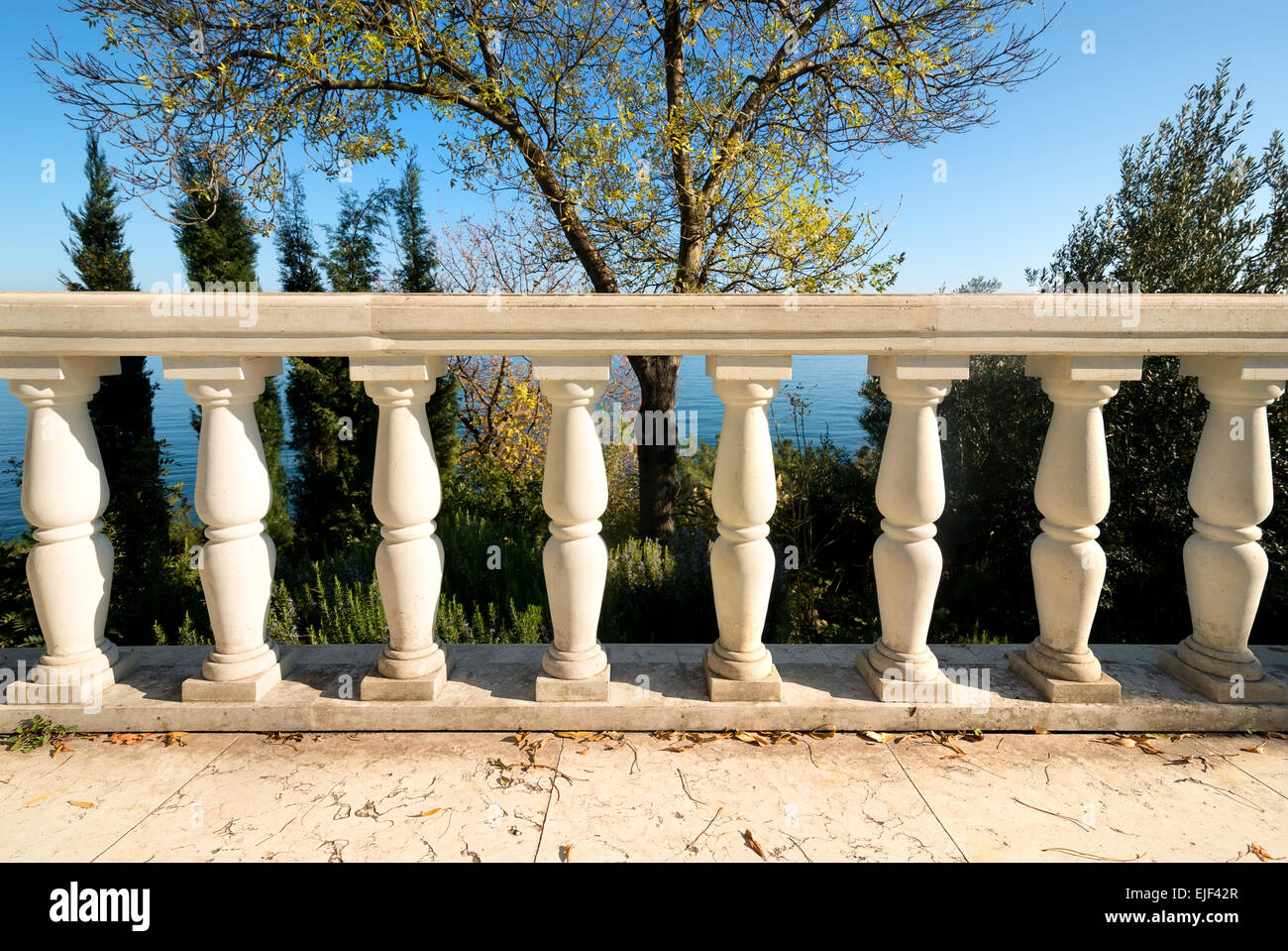 Decorative columns hi-res stock photography and images - Alamy