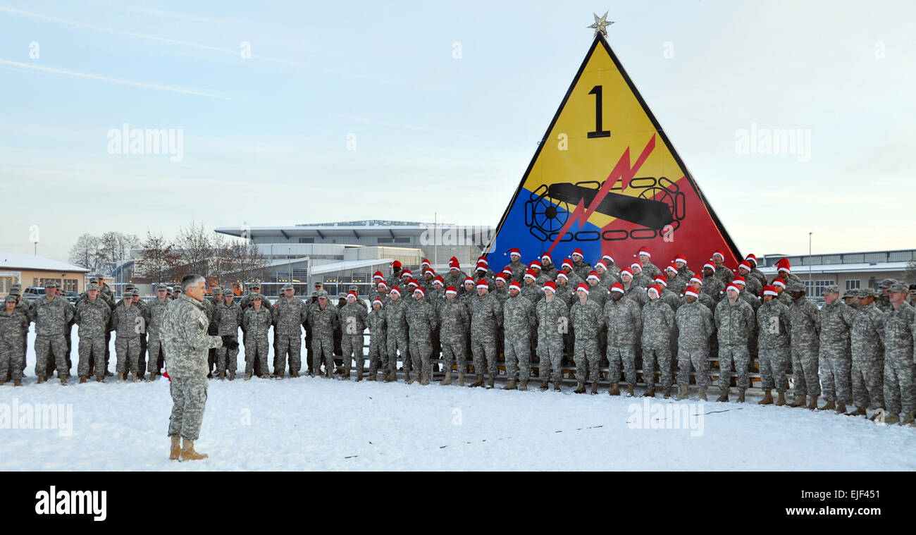 Army Chief of Staff Gen. George W. Casey Jr. speaks to the Soldiers of ...
