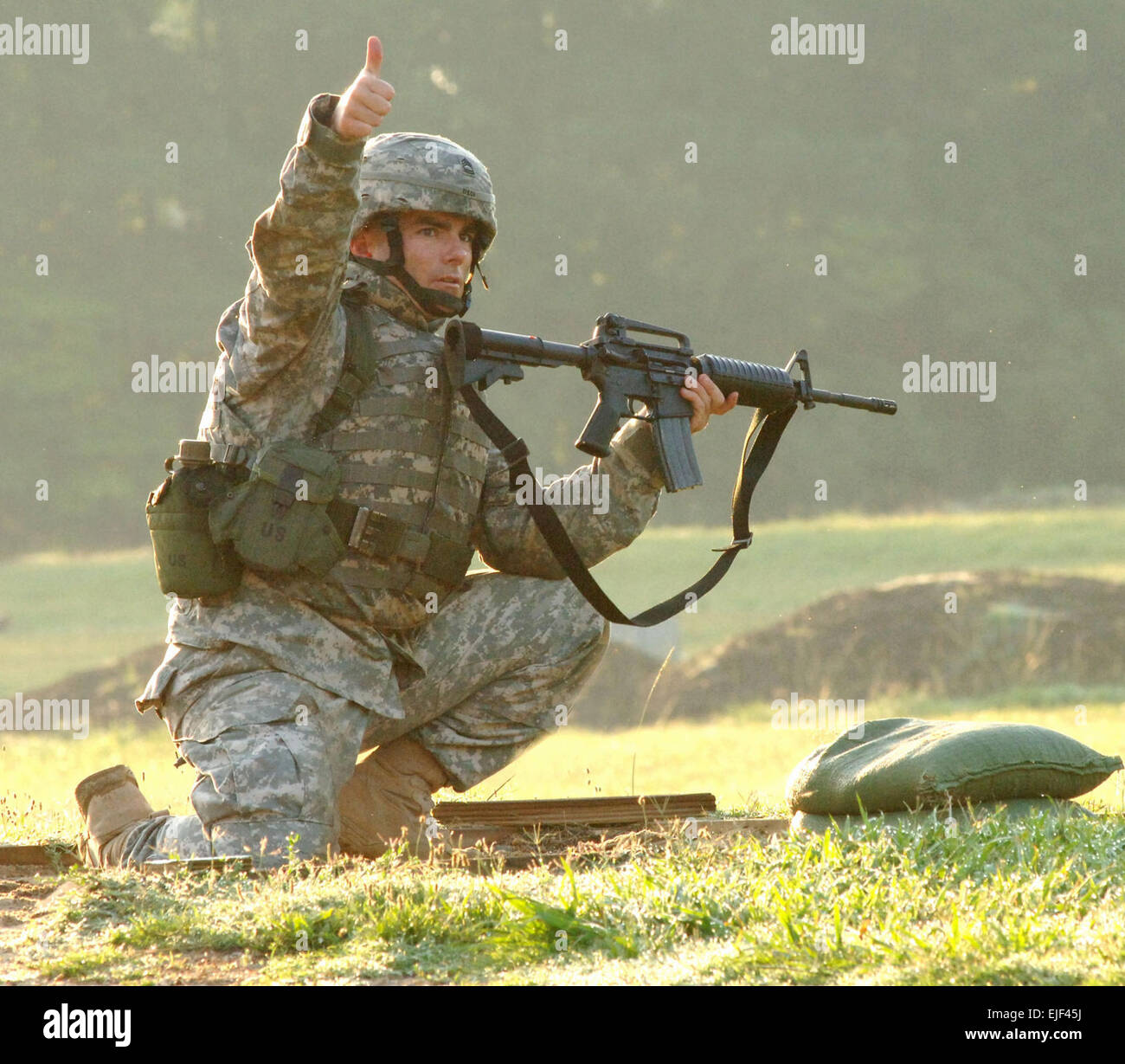 M 4 rifle qualification hi-res stock photography and images - Alamy