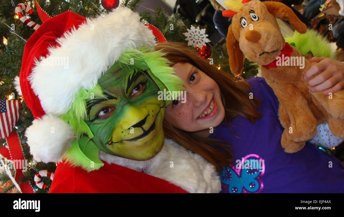 Max the dog grinch hi-res stock photography and images - Alamy