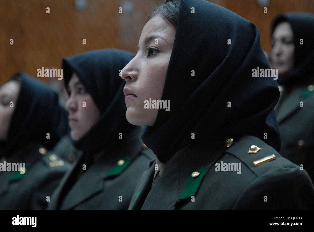 Us army women in training hi-res stock photography and images - Alamy