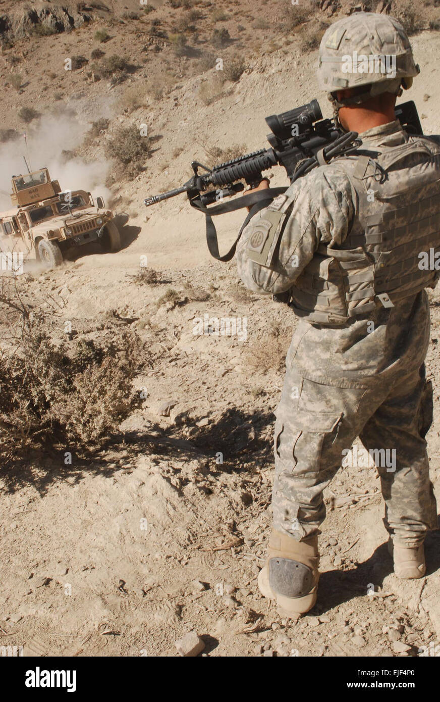 071013-A-2013C-027 Army Staff Sgt. Gerald Mickelson, platoon sergeant ...