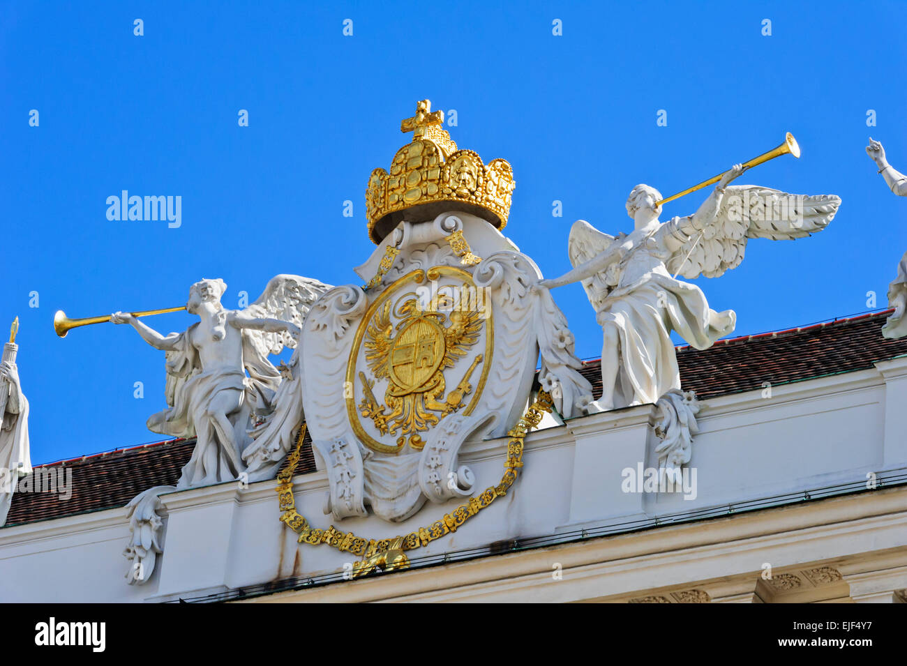 Sculptures on top of the Hofburg Imperial Palace, Vienna, Austria Stock ...