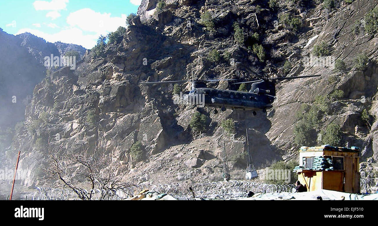 CAMP KEATING, Afghanistan - A Chinook helicopter lands at Camp Keating ...